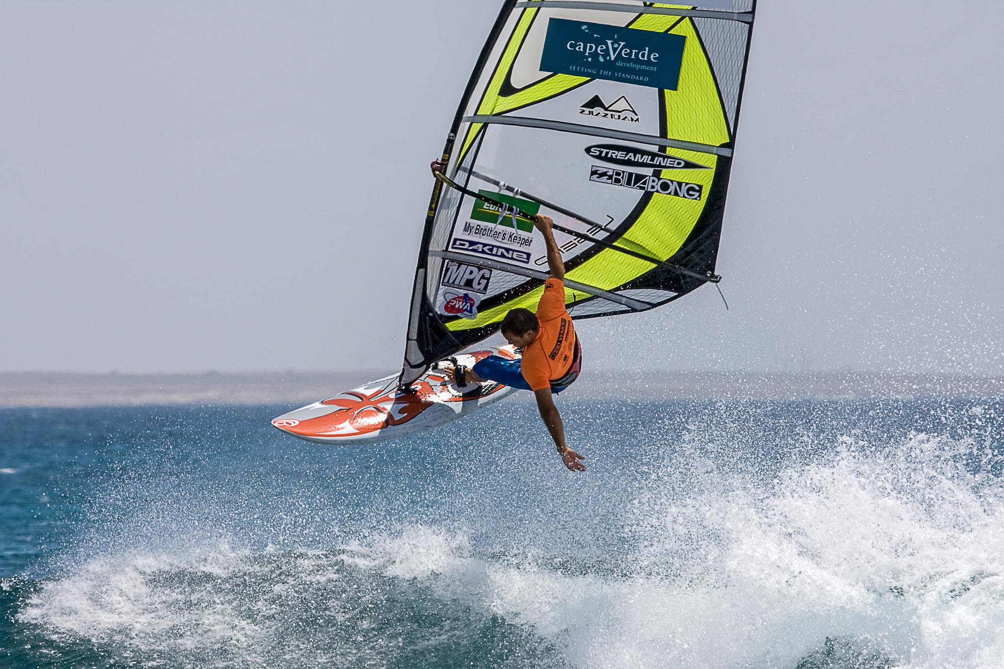 2009 Legend - Side-shore wave | MauiSails Hawaii